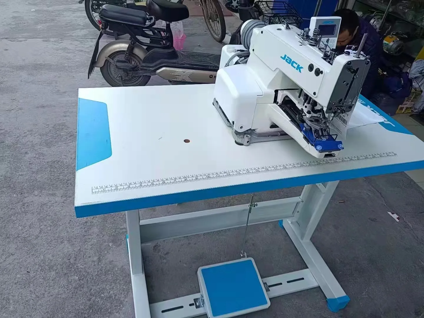 Jack 1377E Mechanical Chain Buttonhole Machine - Factory Price