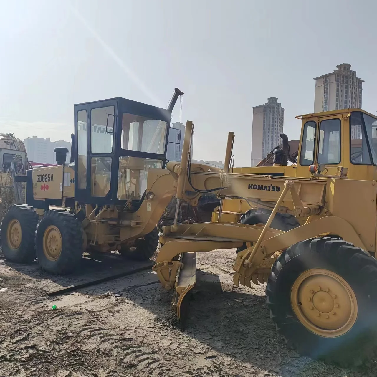 Japan Komatsu Used Original Motor Grader Gd825a For Construction Works ...