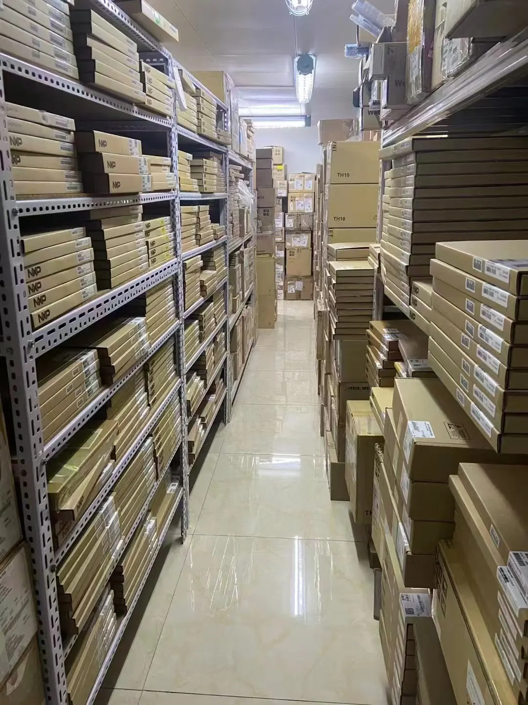 New Original Integrated Circuit Analog To Digital Conversion Chip Adc ...