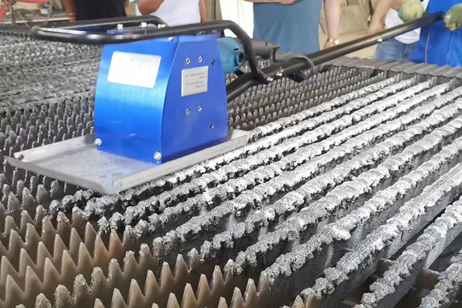 Fiber Laser Cutting Machine Laser Table Slat Cleaner Slag Cleaner Sword ...