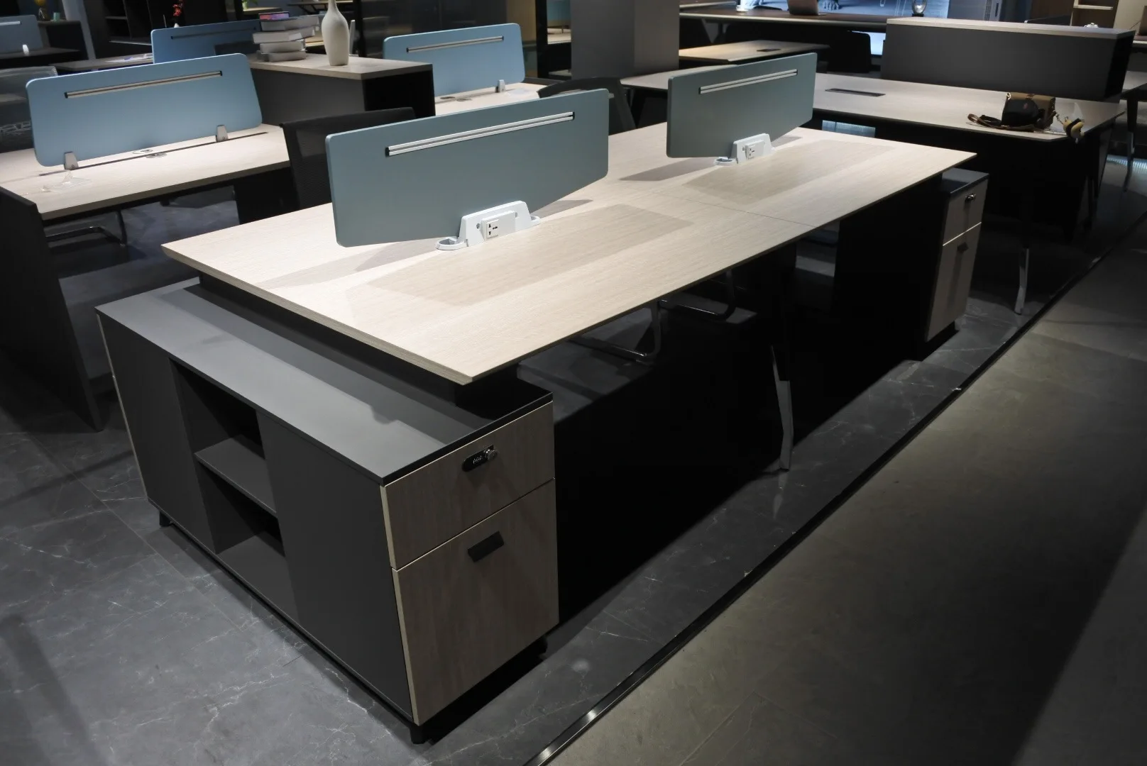 Hot Selling Multi-person Office Desk Workstation 4 Seat Roomy Office ...