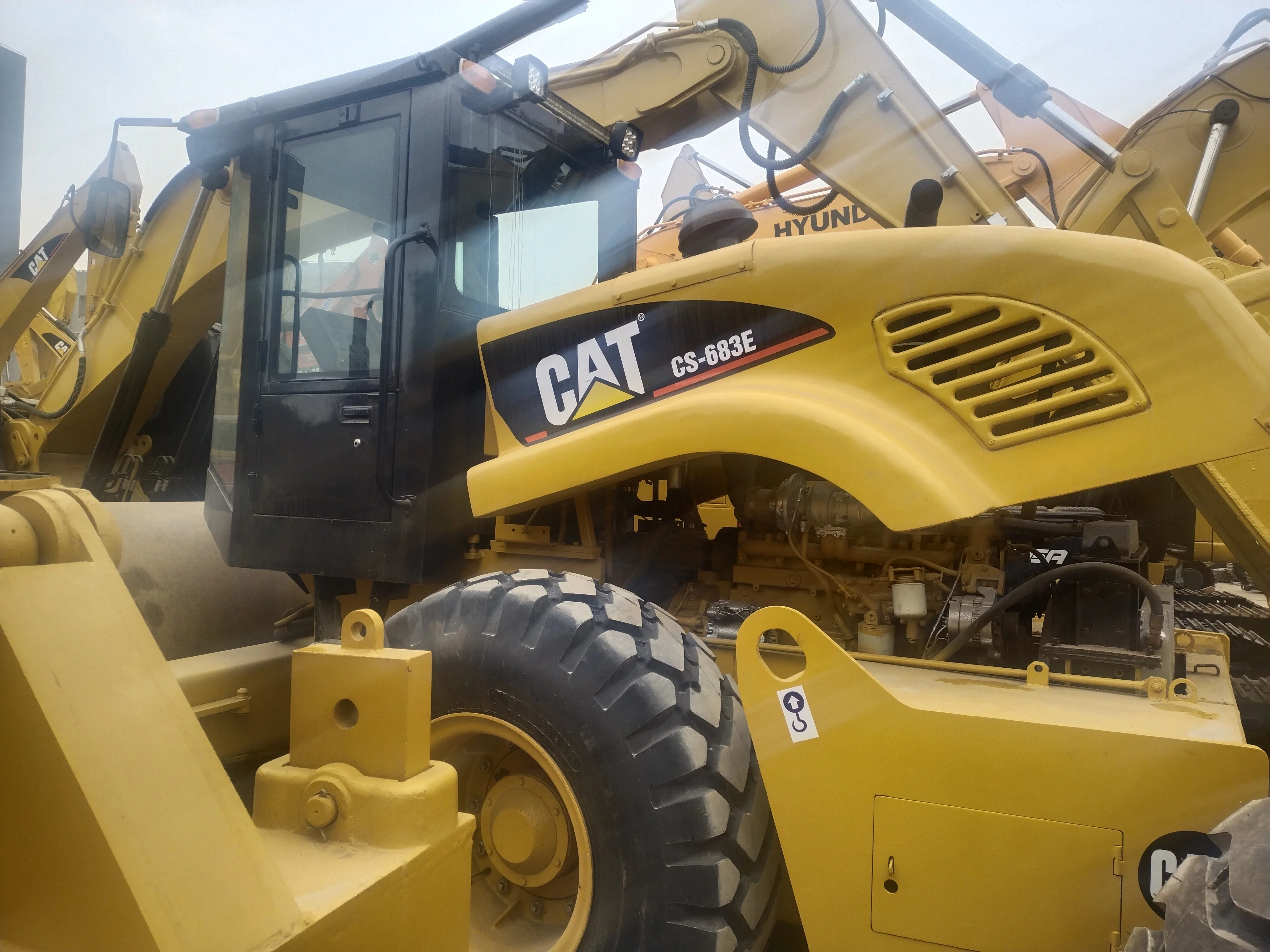 Road Roller Caterpillar Cs683e,Cat Compactor Cs683 Road Construction ...