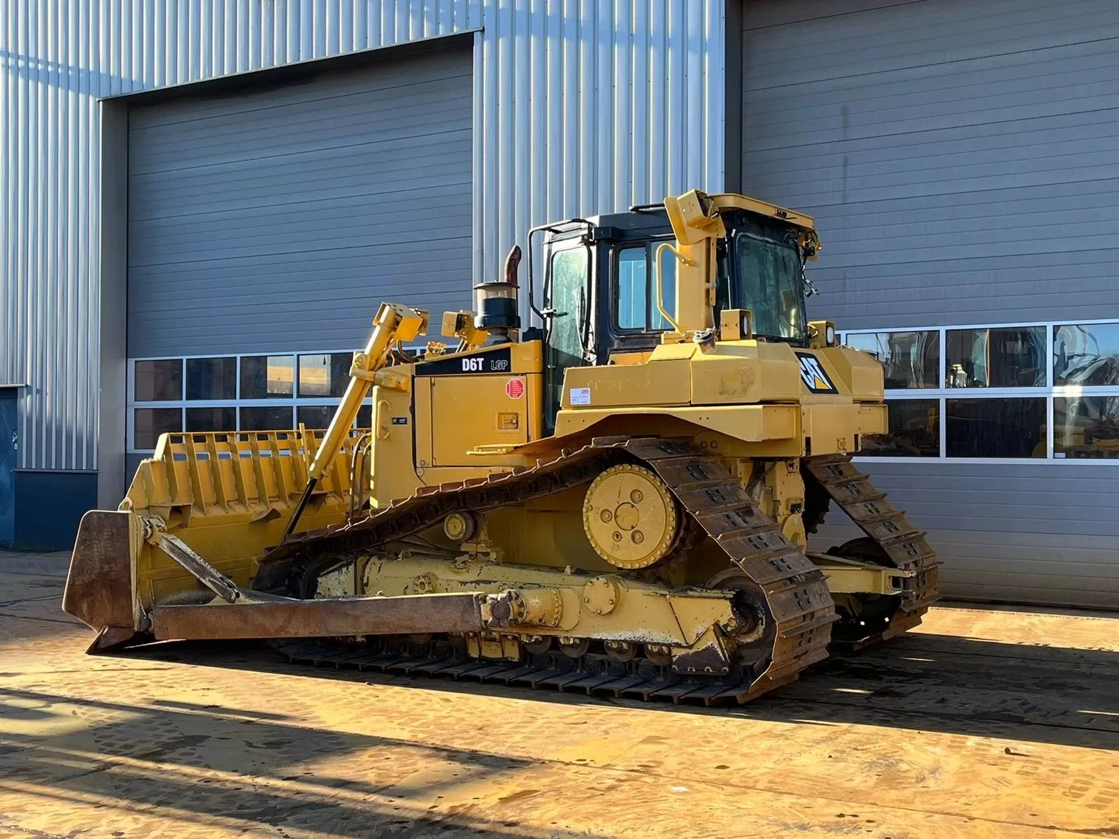 Used Caterpillar D6 Crawler Bulldozer - 100% Ready for Sale