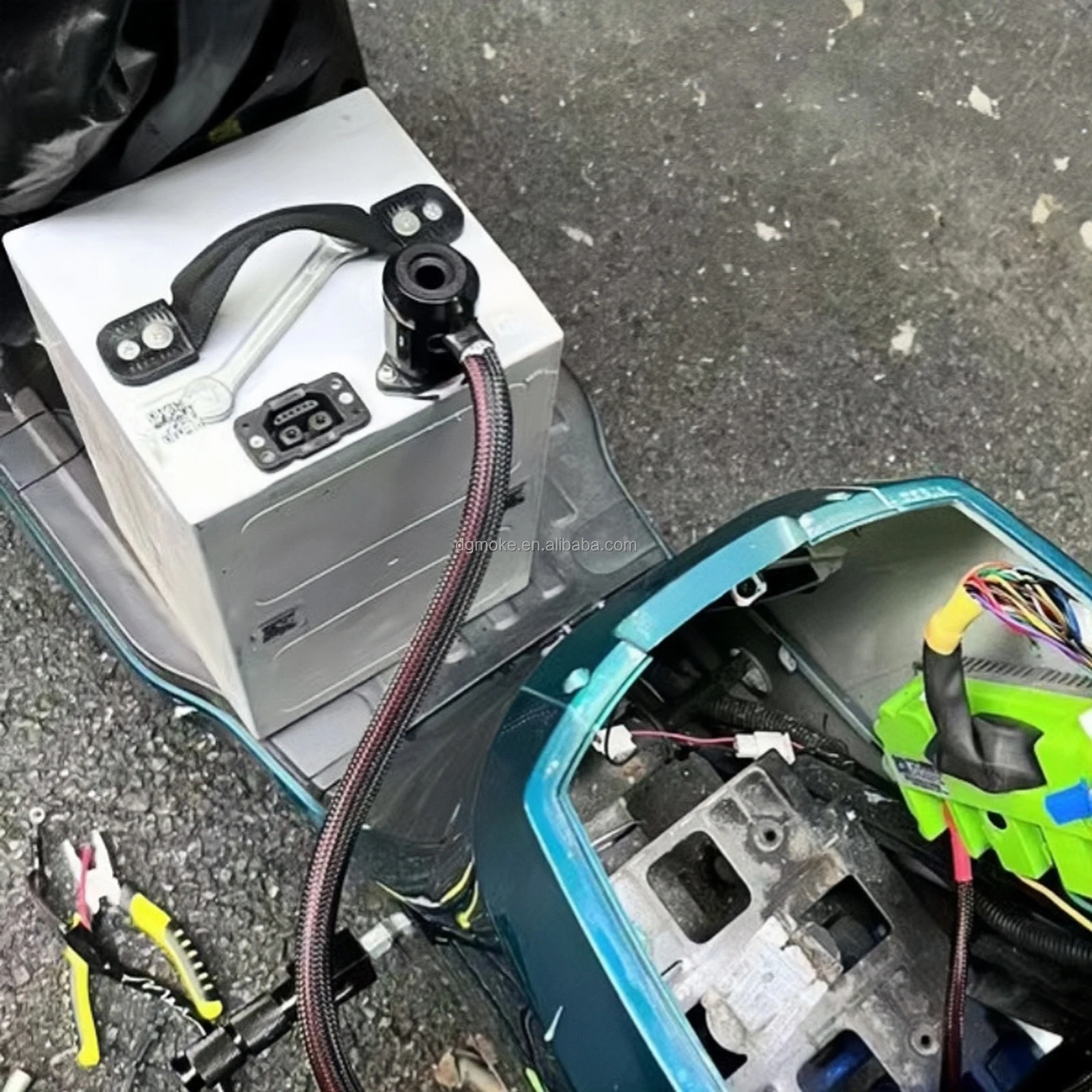 Electric Vehicle Docking Plug Shunt Line Electric High-power Power Line ...