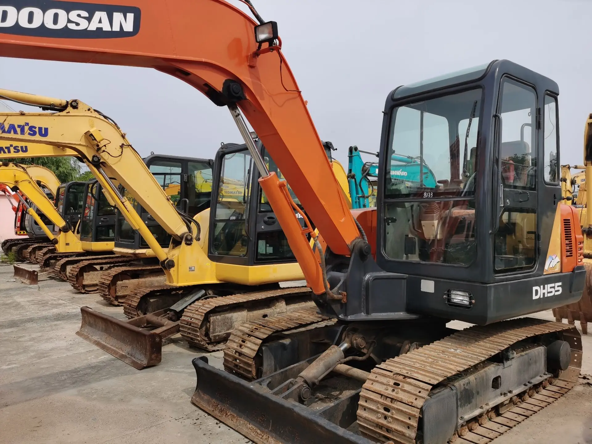 Used 5 Ton Mini Excavators,Used Dh55 R55 Sk75 Pc55 Small Cheap Price ...