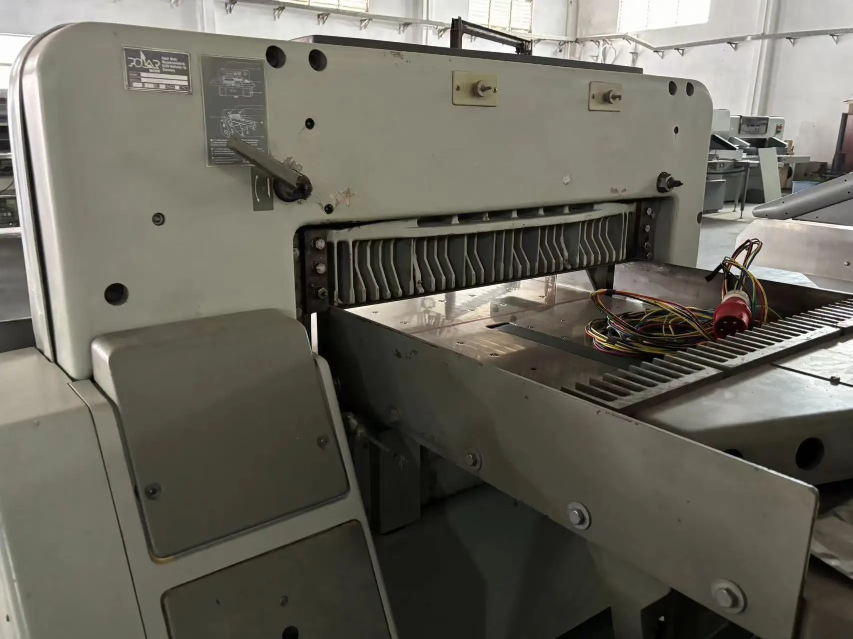 Polar 76EM Paper Cutting Machine - Precision & Efficiency