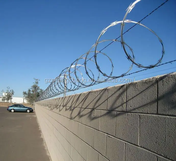 304 Stainless Steel Razor Wire Galvanized Razor Wire Installed On Top Y ...
