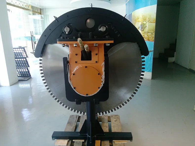 Construction Parts Excavator Stone Cutting Machinery With Diamond Saw ...