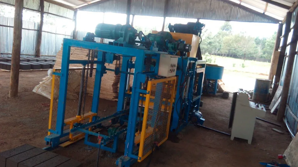 Automatic Pav Brick Making Machine Qtj4-25 Plastic Pallets For Brick ...