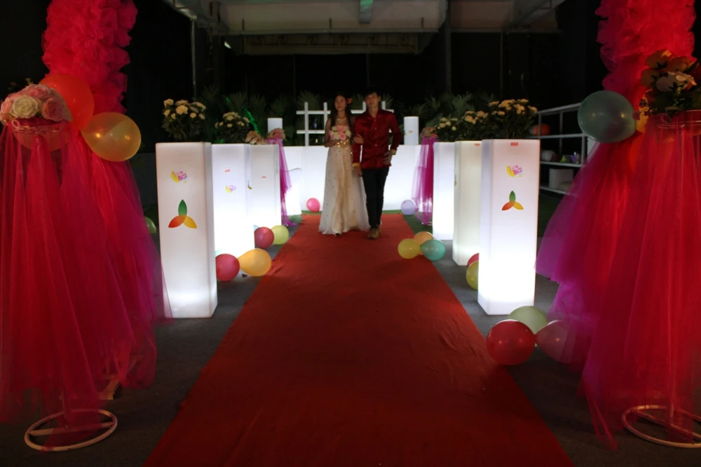 Plastic Pillars Columns Illuminated Pillars Square Led Wedding Pillar ...