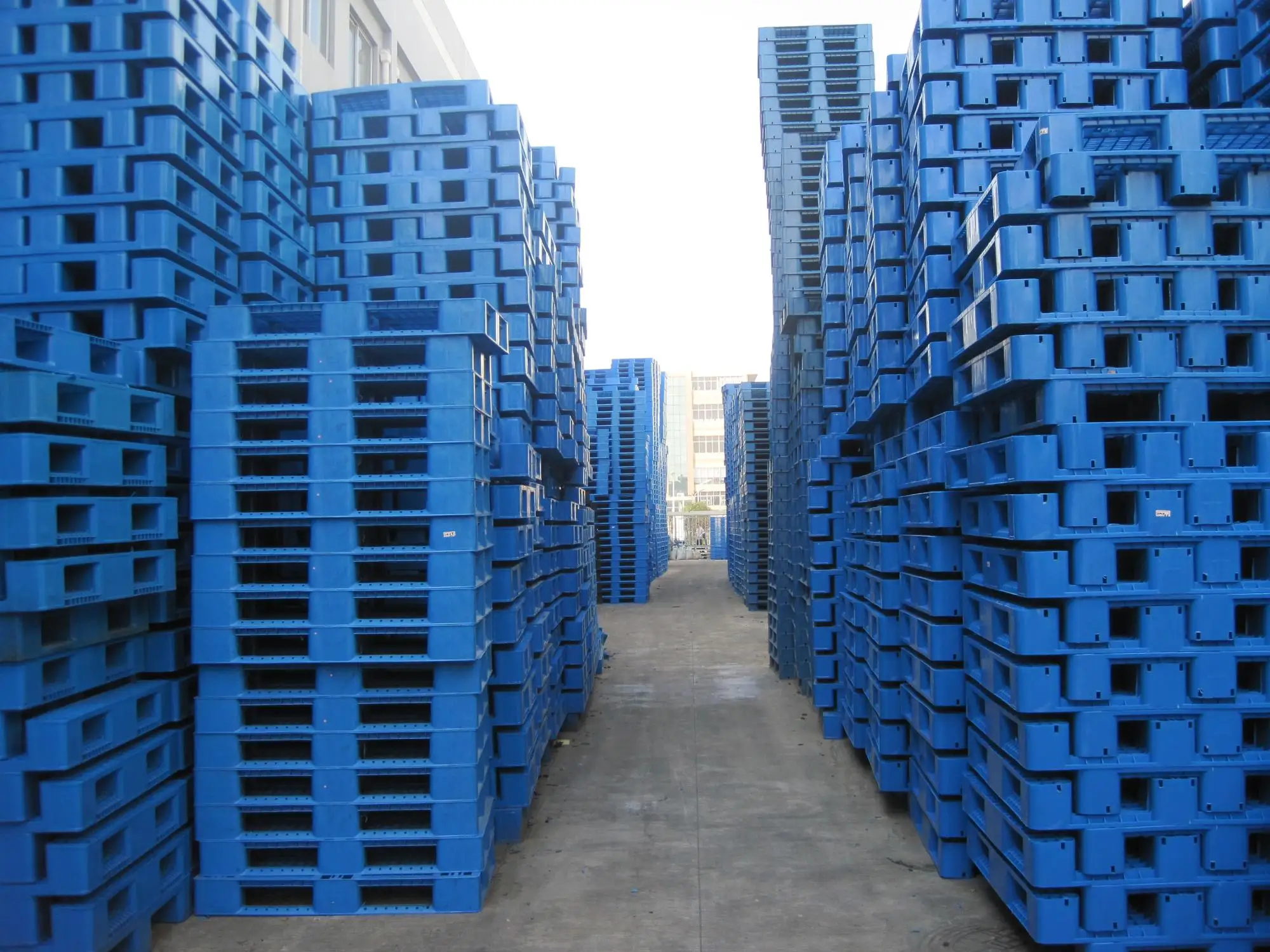 High Quality Plastic Pallets - Durable & Multi-color