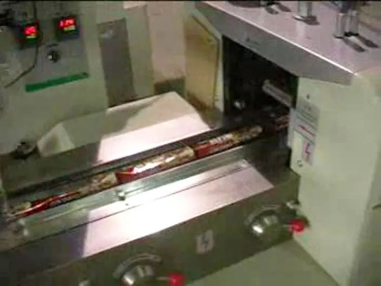 Automatic Feeding Flow Chocolate Bar Packing Wrapper Machine - Buy ...