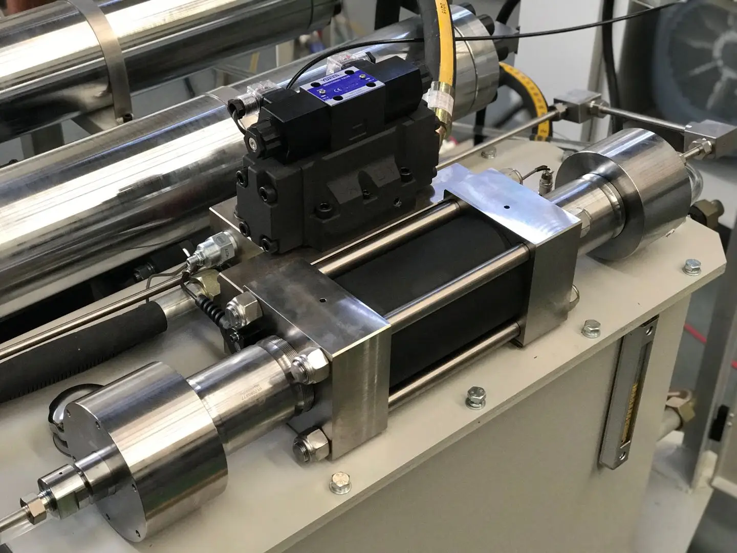 Ultra High Pressure Intensifier Pump Cut Cast Iron Waterjet Cutter ...