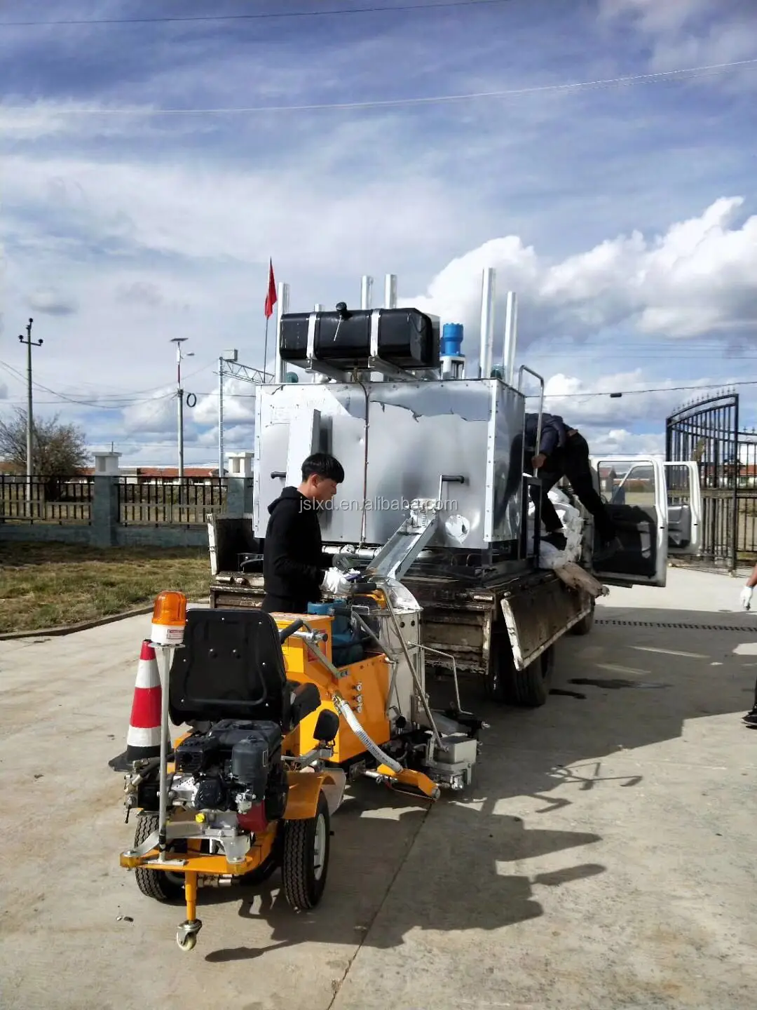 Hot Melt Road Marking Machine/Driving hot melt marking machine ...