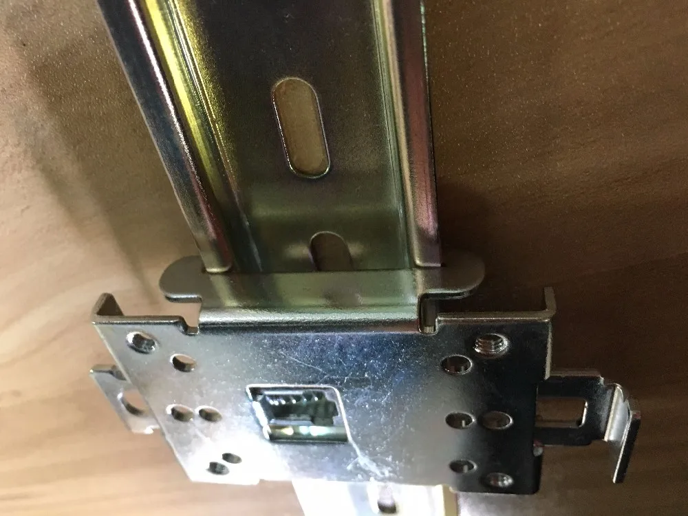 Chinese Ssr 35mm Terminal Block Mounting Steel Din Rail Mounting Clip ...