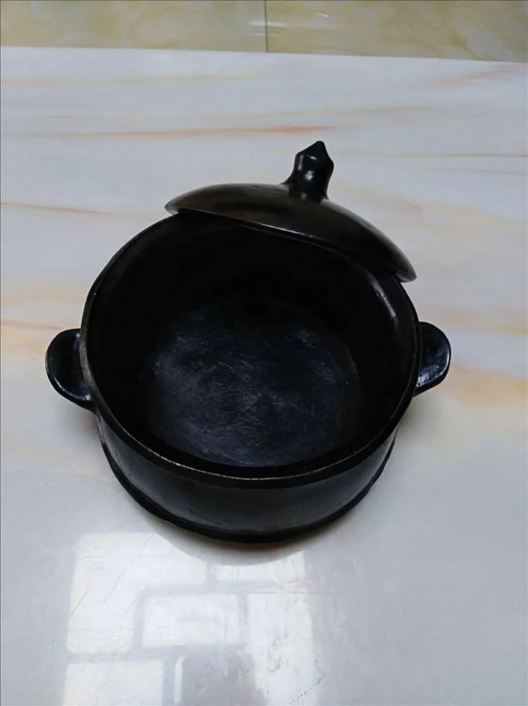 Ethiopian Traditional Casserole Dest Shekla on Fire Cooking