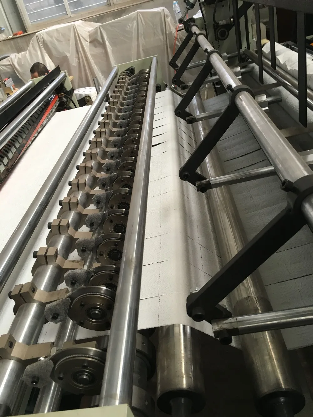 Full Auto 100 Log Accumulator Cutting Log Saw Toilet Paper Printing ...