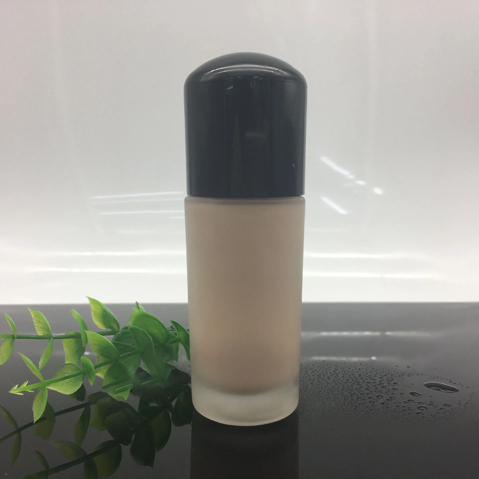 30ml Frosted Round Empty Liquid Foundation Glass Bottle With Black ...