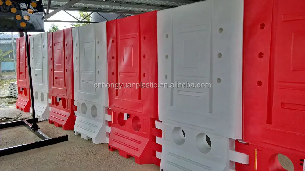 Reinforced Plastic Road Barrier With Hoarding/ Portable Safty Road ...