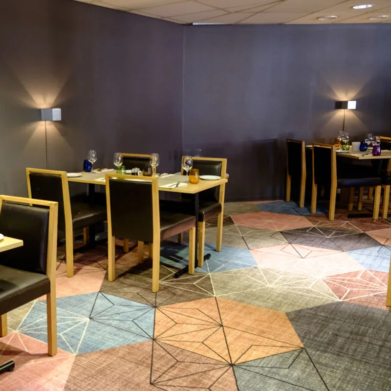 Axminster carpet is woven by the mix of upscale wool yarn and nylon yarn