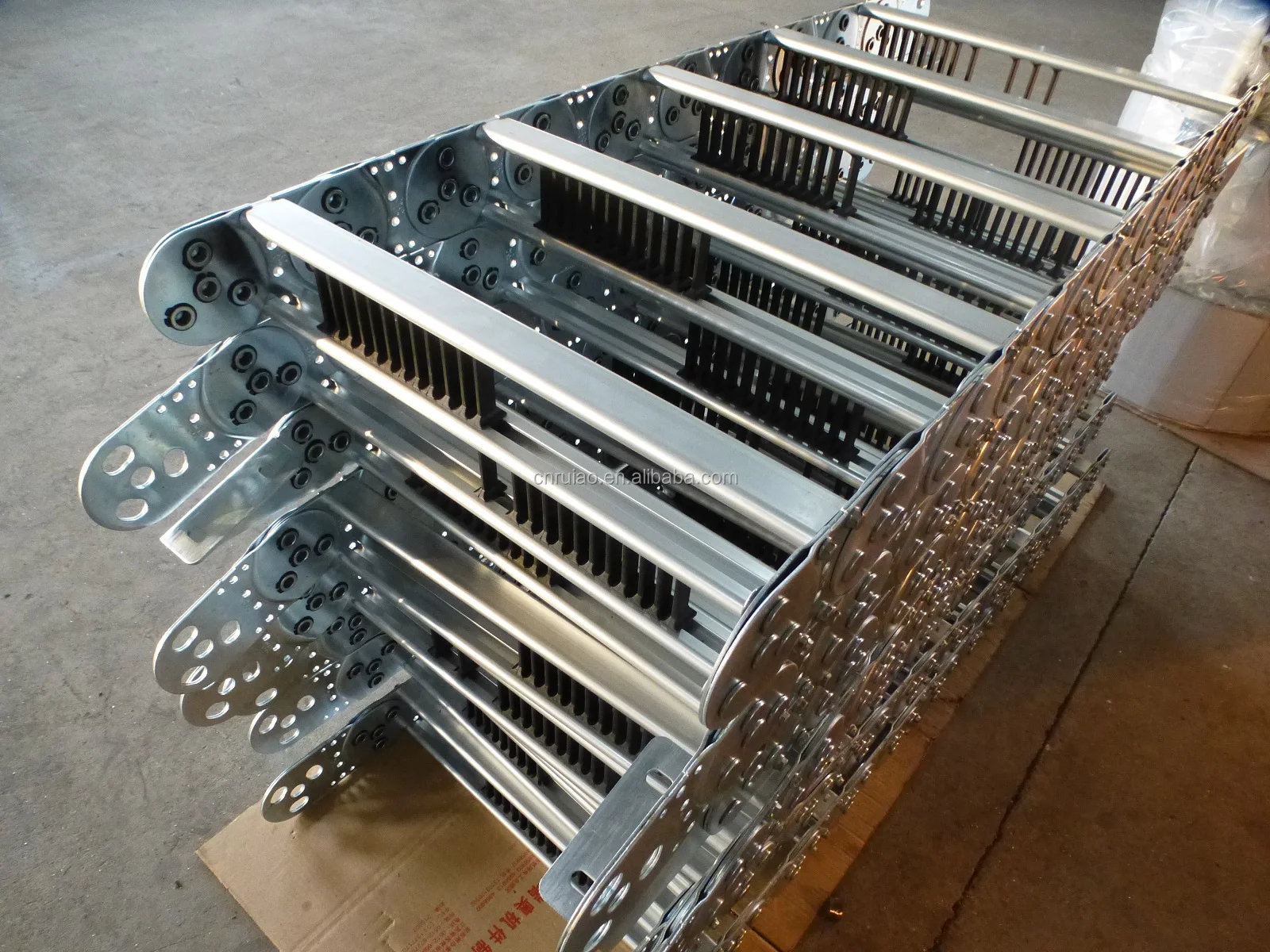 RUIAO Flexible Conduit Bridge - Durable Metal Drag Chain