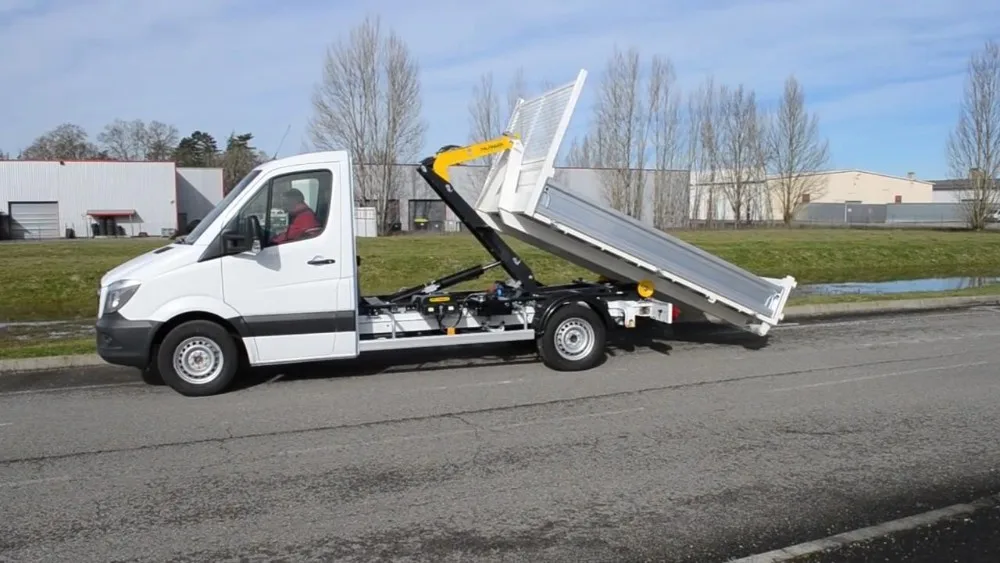 Hydraulic Hook Lift for Fifth Wheel - Durable & Efficient