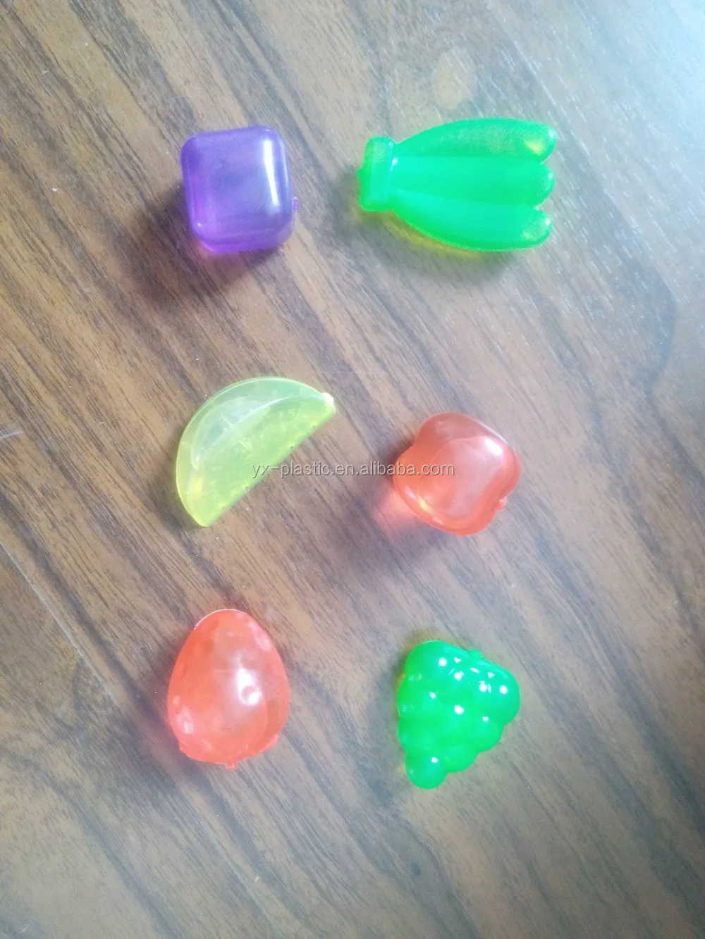 Fruit Shaped Reusable Plastic Ice Cubes for Wine Drinks