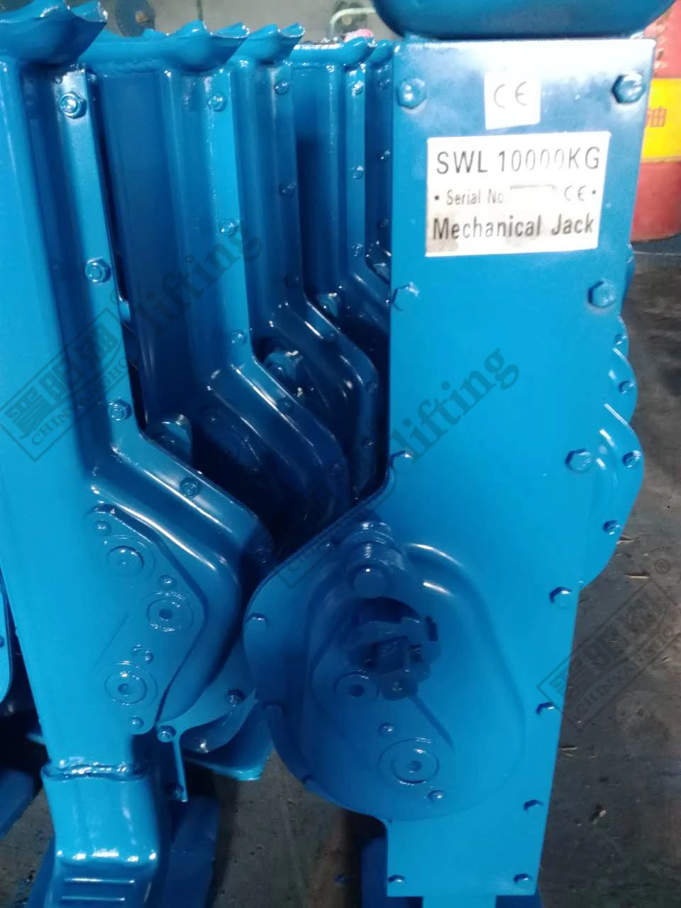 China Manufacturer Manual Mechanical Jacks With Permanently Fitted ...