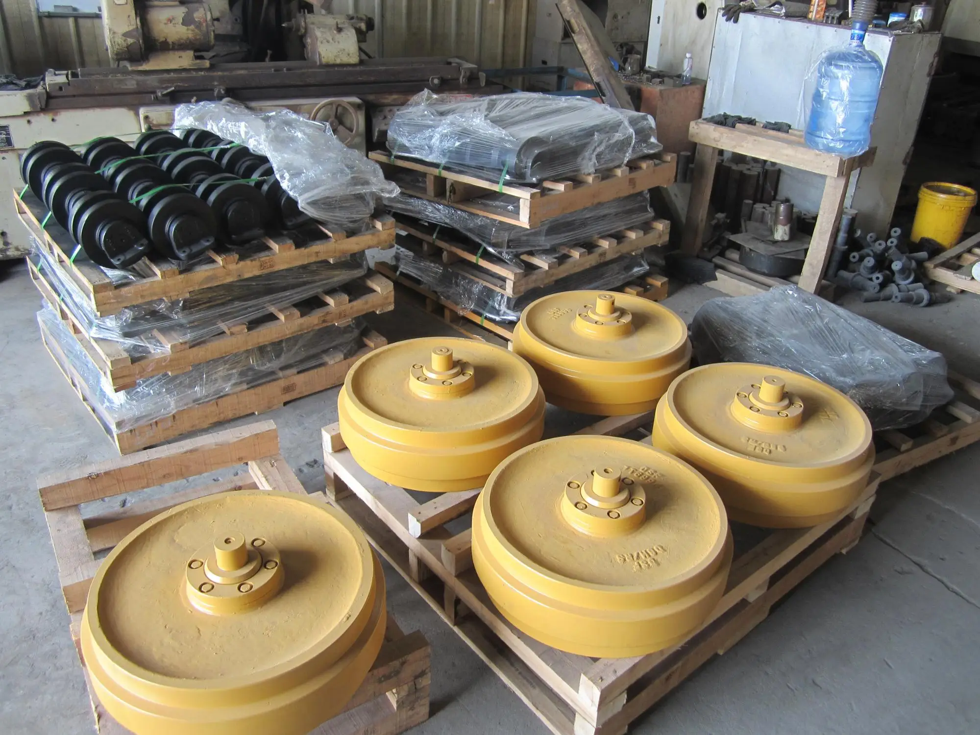 Sell Front Guide Track Idler Roller For Excavator & Dozer D85ss-2 - Buy ...