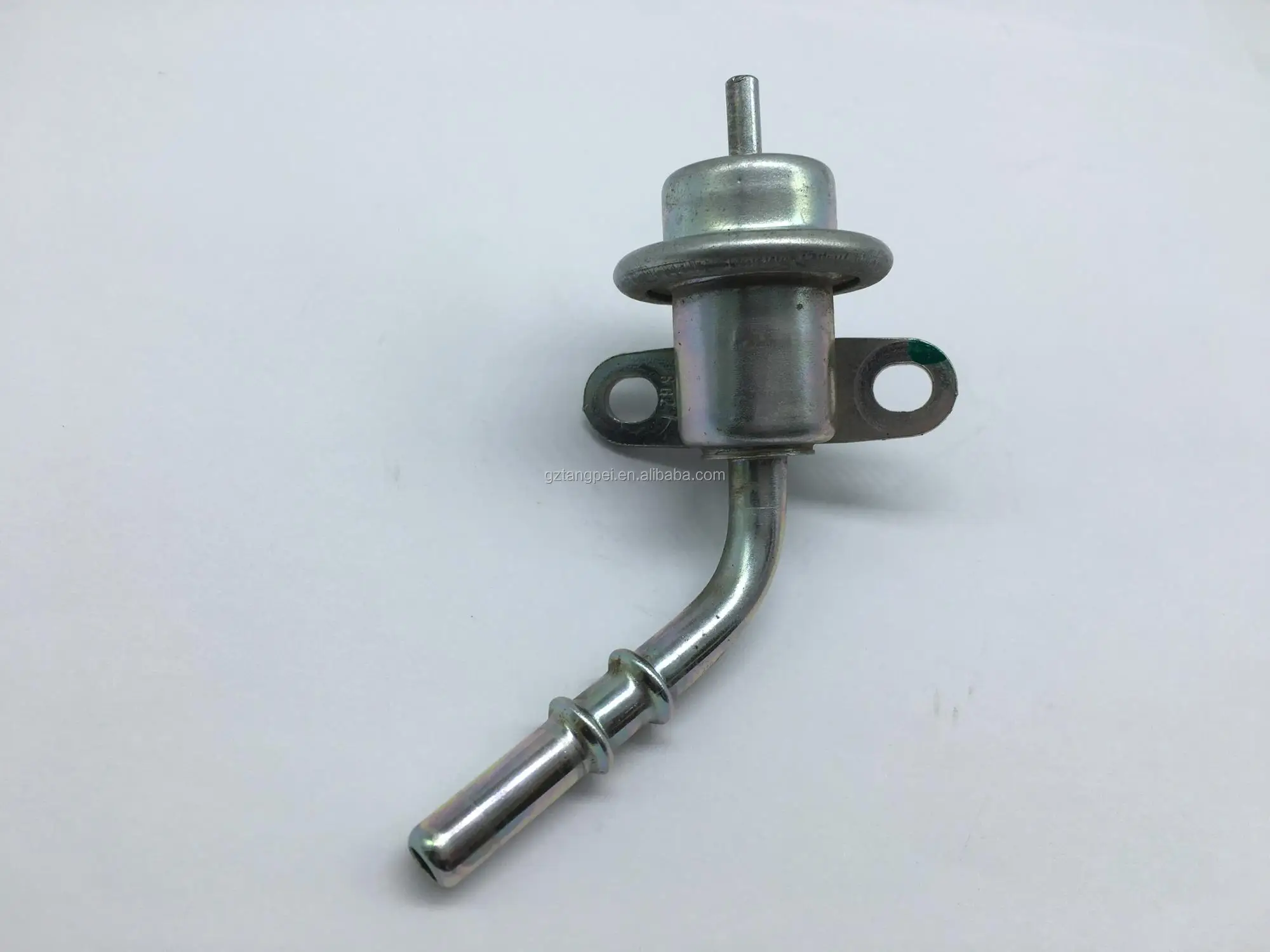 Fuel Pressure Regulator 23280 31010 for Toyota Hilux & Tacoma