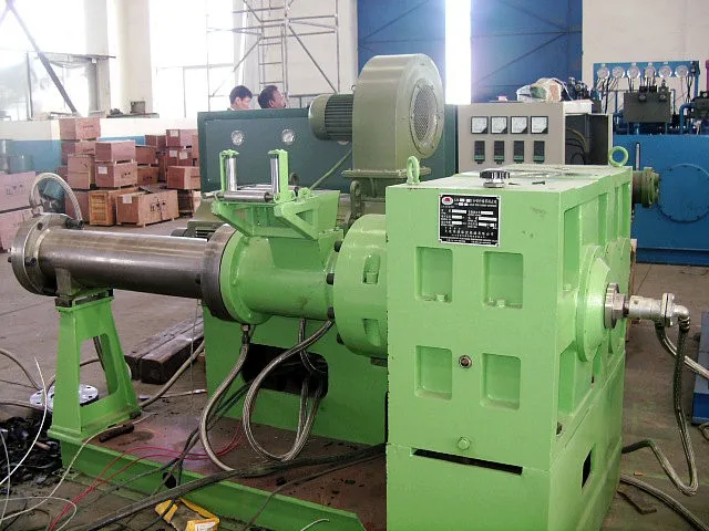 Tyre Tread Rubber Extruder / Rubber Extrusion Machinery - Buy Tyre ...