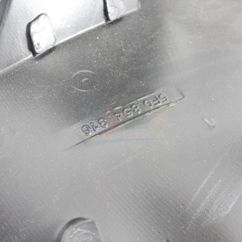 Auto Car Front Wheel Inner Fender Small Part 5F0854815 for Seat Leon 2013