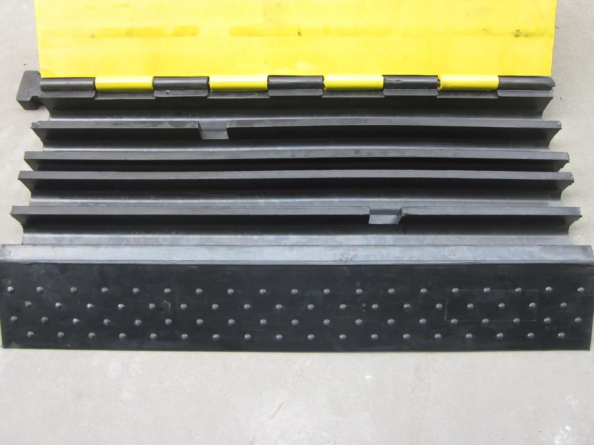Pvc Rubber Edge Protector/rubber Road Ramps/folding Floor Cable ...