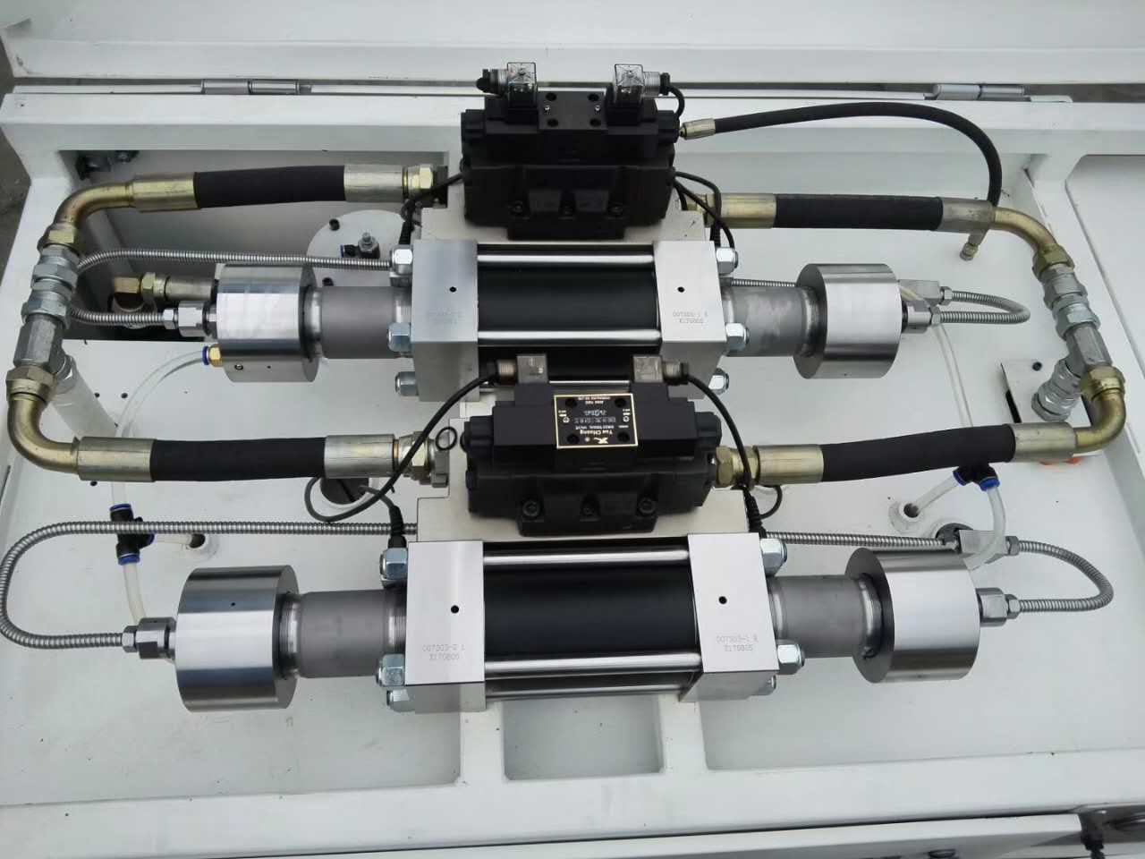 High Pressure Water Jet Intensifier for Waterjet Cutting