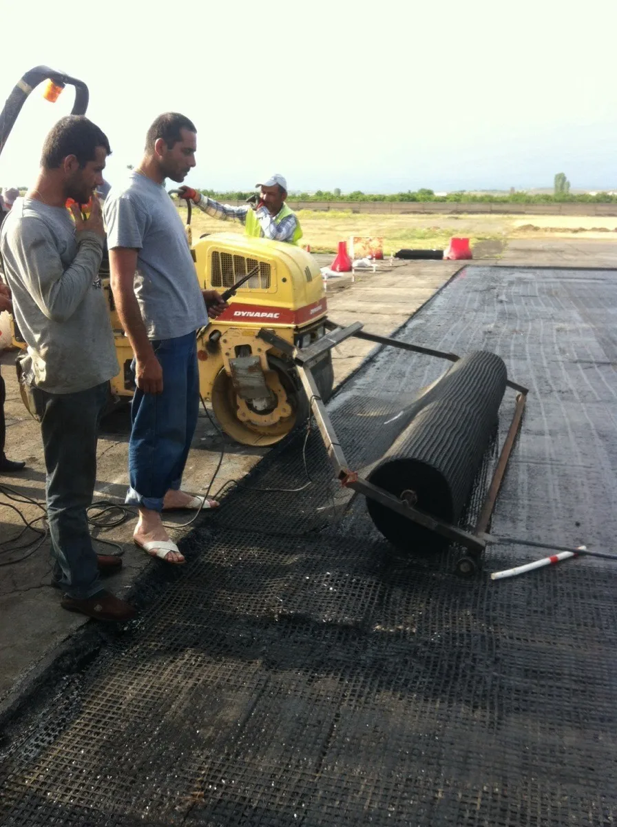 50kn Glass Fiberglass Geogrid Asphalt Geogrid By Karl Mayer Machine ...