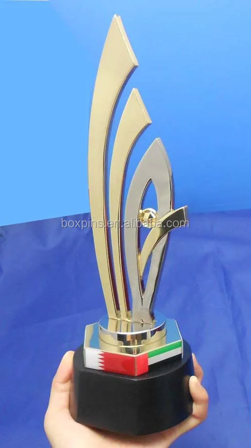 Qatar Flag Trophy With Wooden Base,Qatar National Day Souvenir Trophy ...