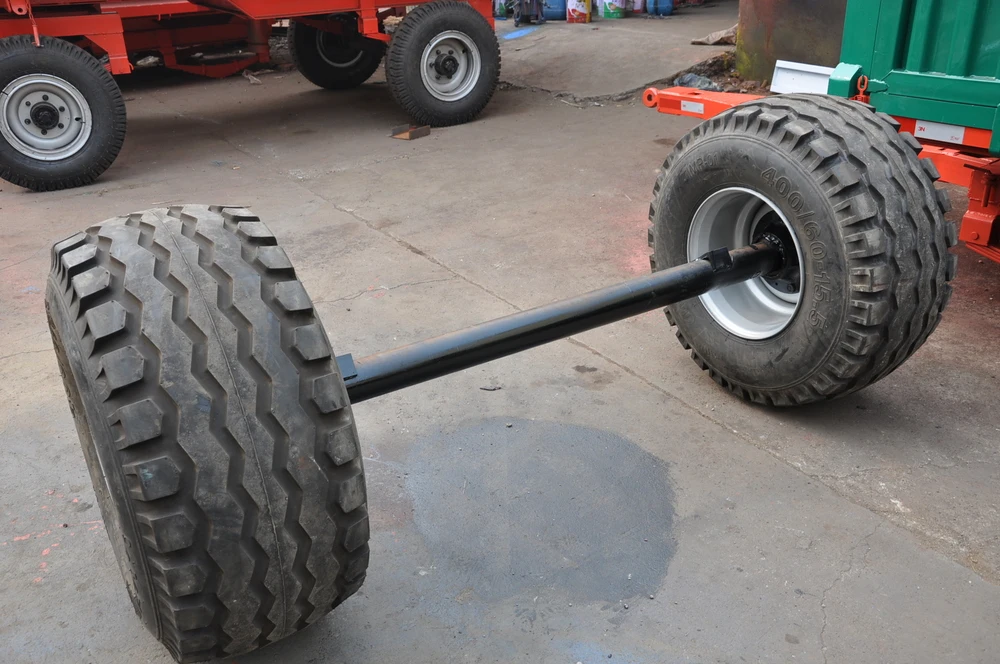 Pneu 400/60-15.5 avec jante pour essieu de remorque agricole