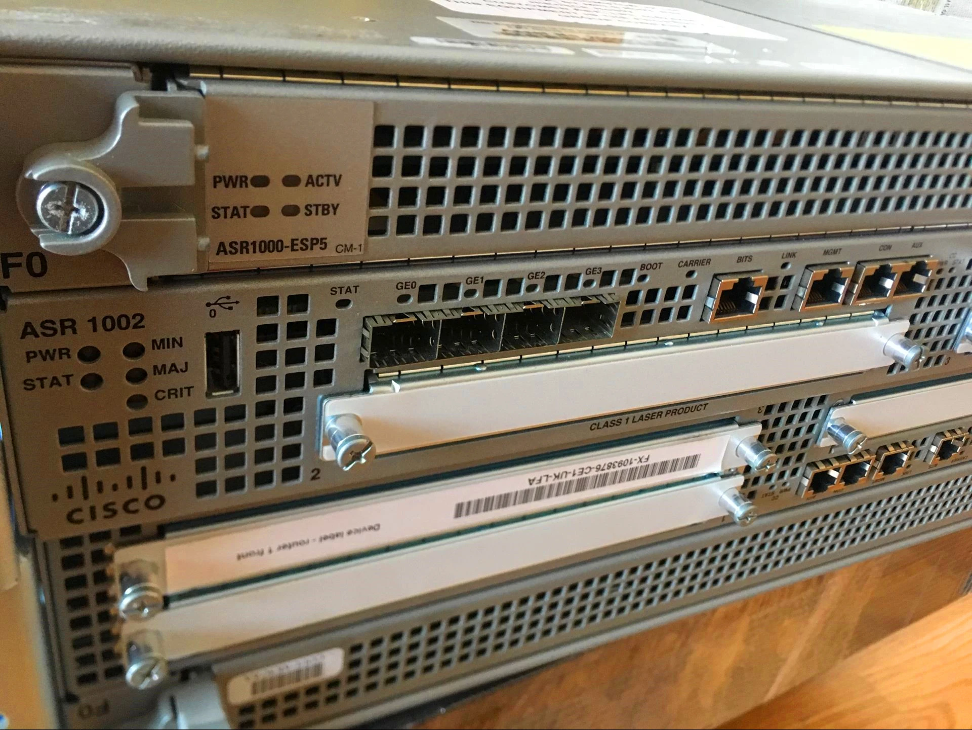 사용 ASR1002-X 집계 서비스 라우터, ASR1000 시리즈 라우터 + 기가비트 이더넷 포트 + 5G 시스템 대역폭 + 6 ...