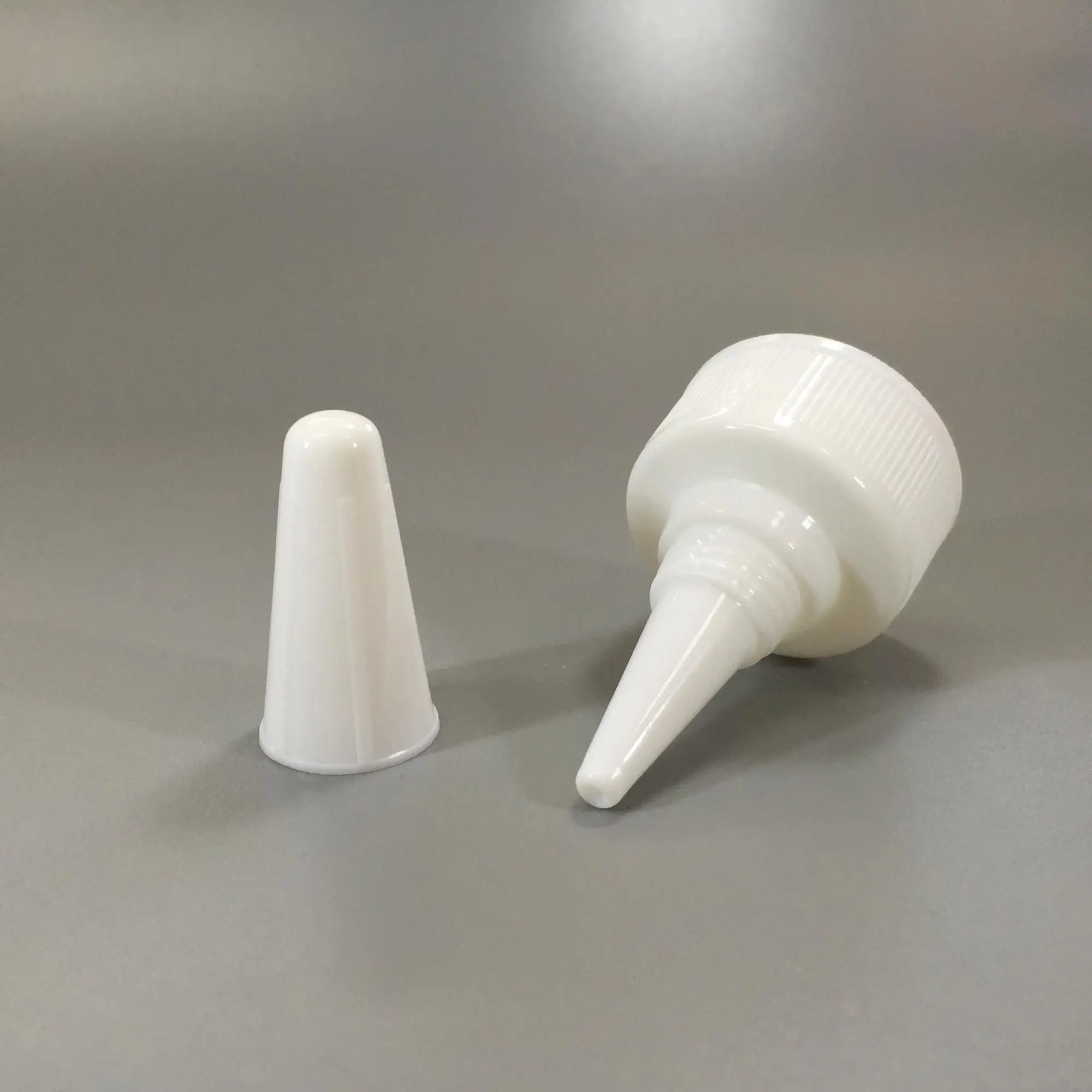 32/410 Pointy Tip Cap - Non Spill Plastic Nozzle Cap