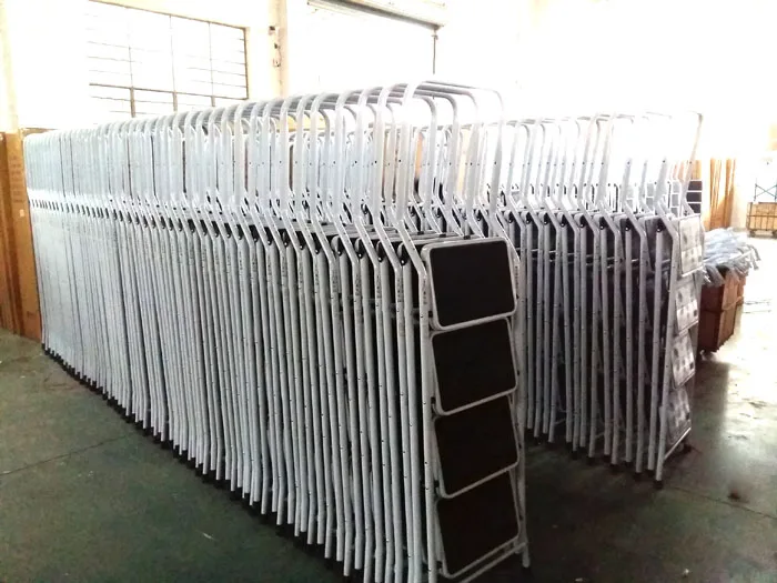 Three Step Safety Ladder with Padded Handrails - Tres Escalones