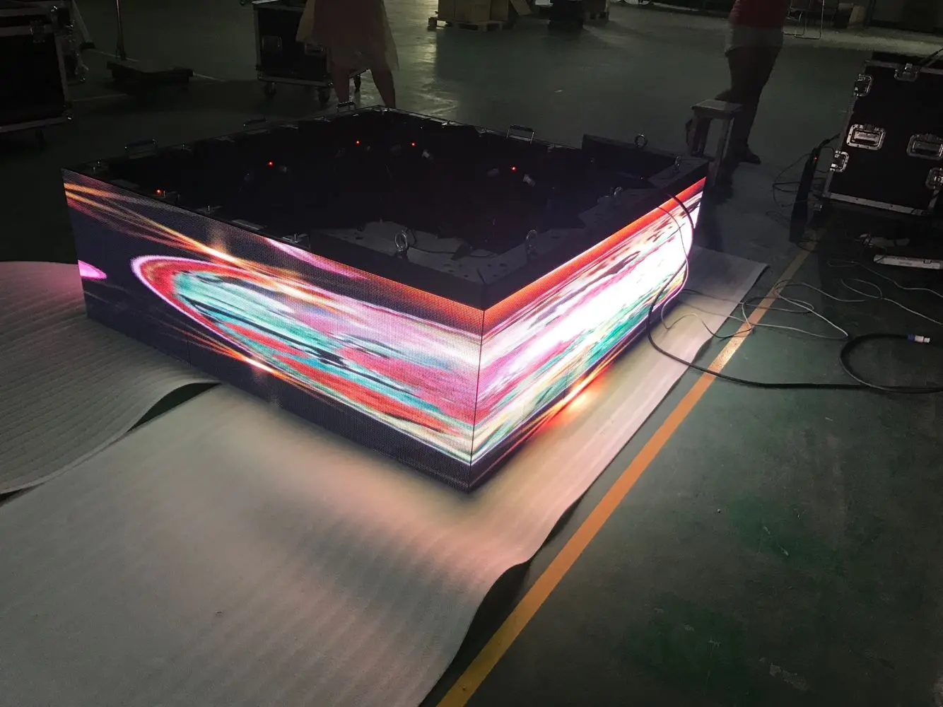 Hd Corner Led Display P3.9 Cube Led Screen 90 Degree From Shenzhen ...