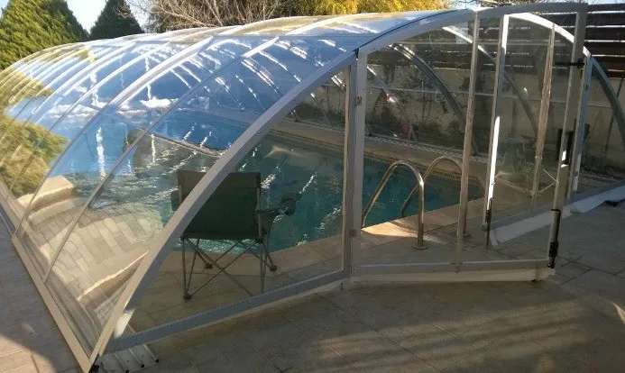 Retractable Swimming Pool Cover - Durable & Clear Polycarbonate