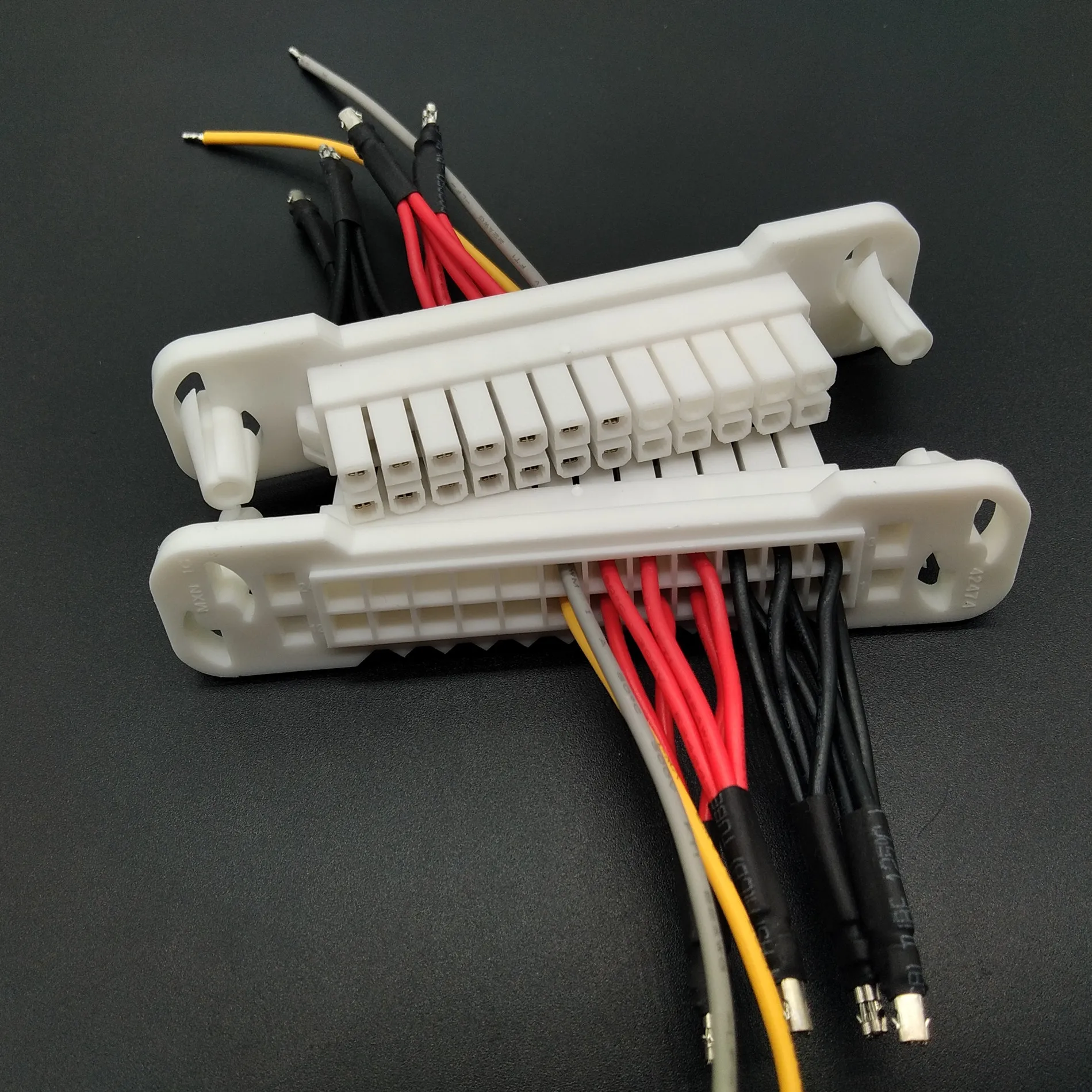 OEM/ODM 24 Pin 4.2 Mm Pitch Molex Mini-Fit Power Connectors