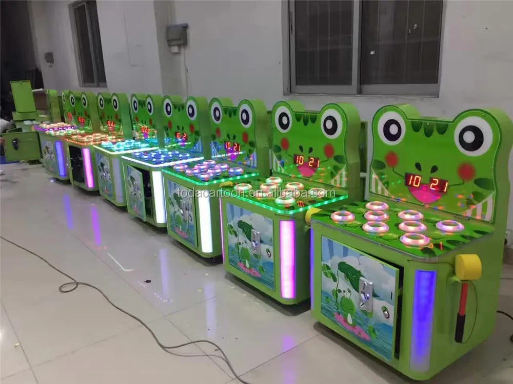 Enfants Jouer Marteau Arcade Machine De Jeu Fou Grenouille Heureux ...