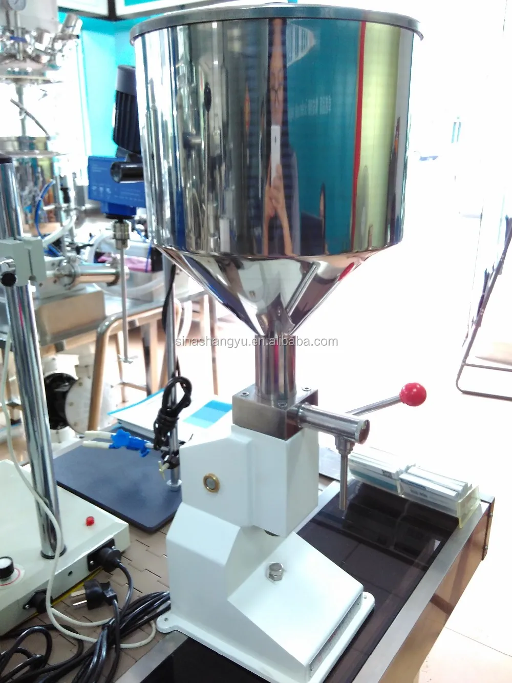 China A03 Economic Hot Manual Filling Machine (5-50ml) For Cream ...