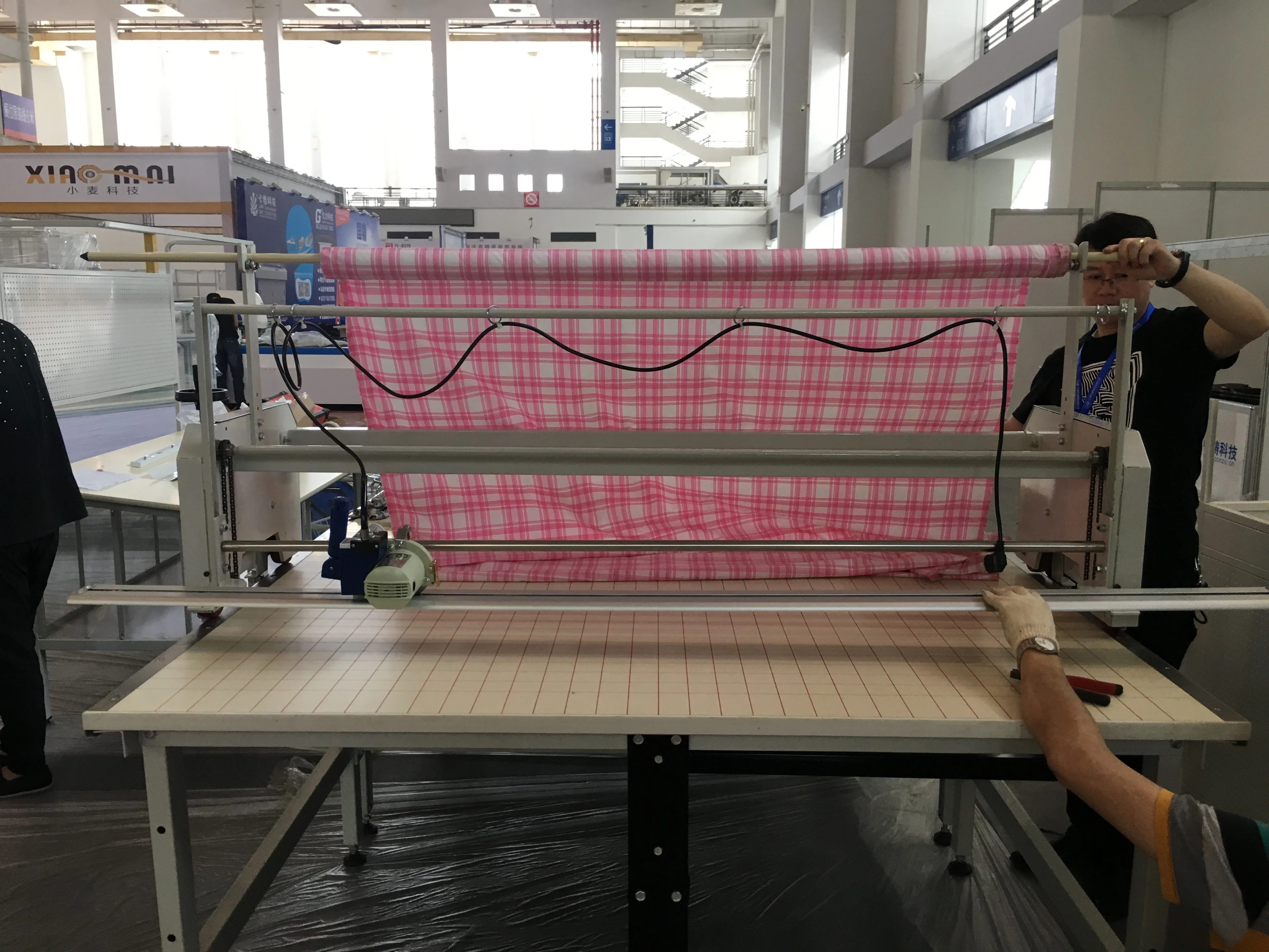 Garment Factory Semi-automatic Manual Fabric Spreading Machine - Buy ...