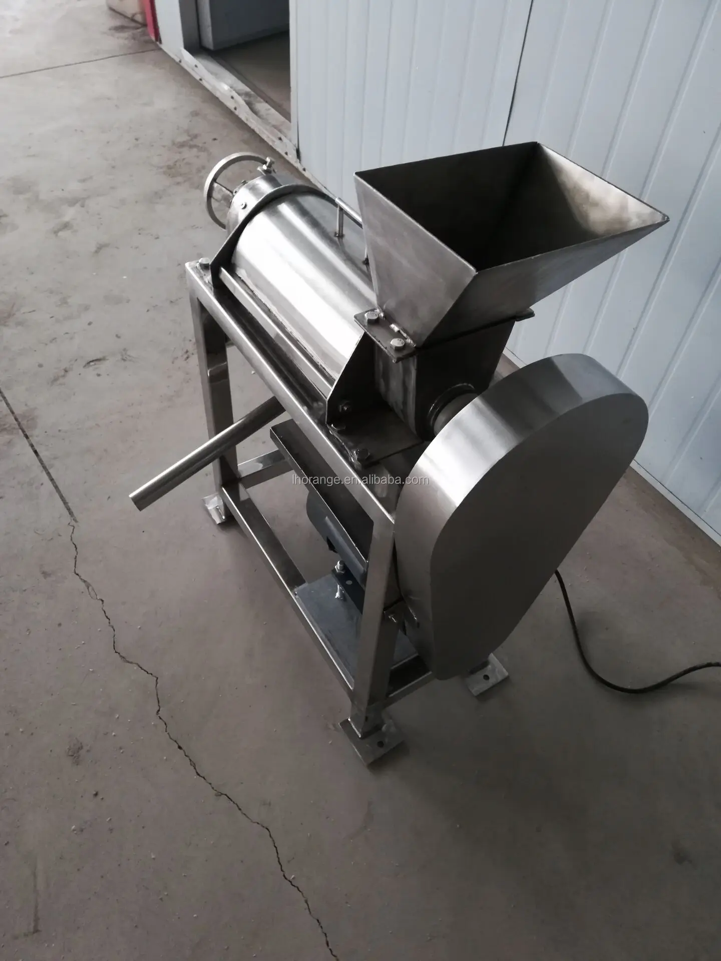 High Efficiency Calamansi Juice Extractor - Electric Squeezer