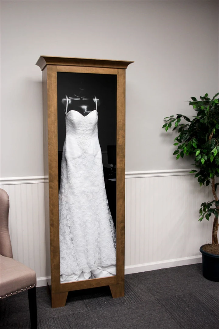 Custom Luxury Vintage Bridal Cabinet for Wedding Displays
