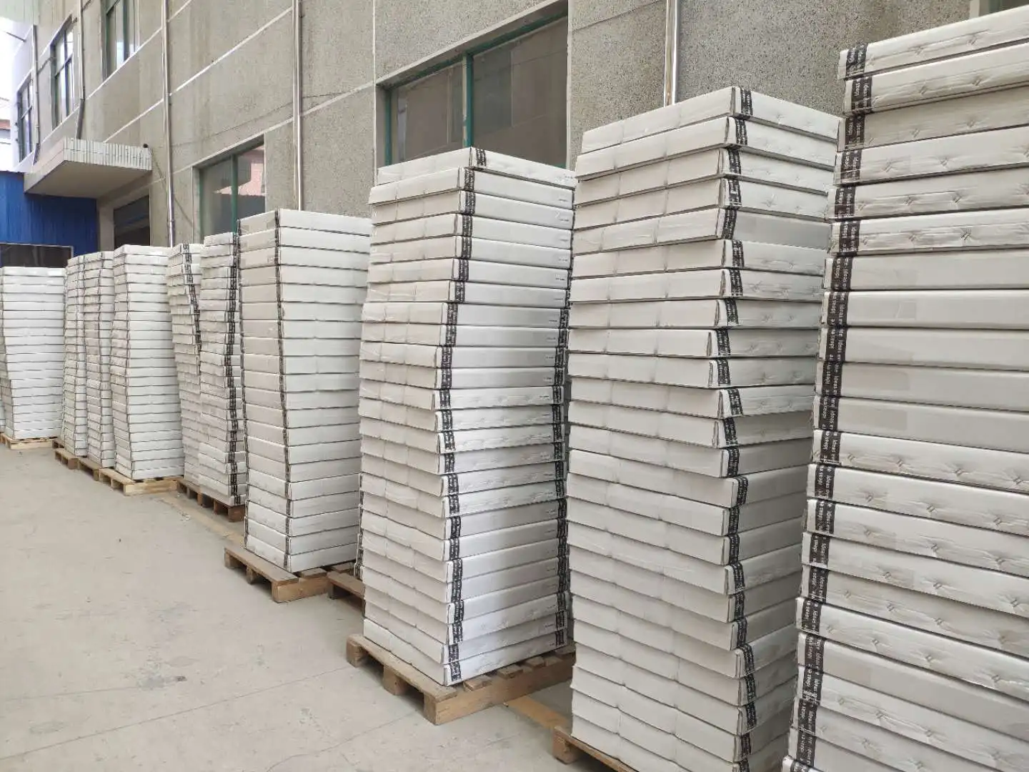 3/4 Inch J Type & 1 Inch Arrow Type Golden Color Trim Cap