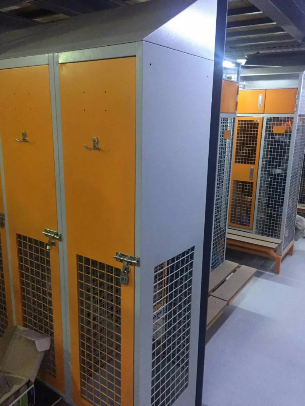 Man and Mining - Durable Miner Boot Locker with Steel Bench